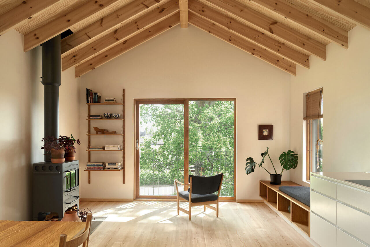 A compact footprint and a central axis creates a strict, yet spatial ...